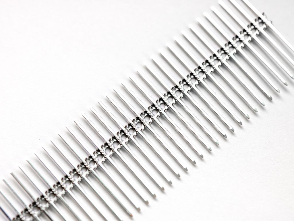 Square Pins (Customized Structure)Barbs, Kink, Press fit - 和田精密股份有限公司